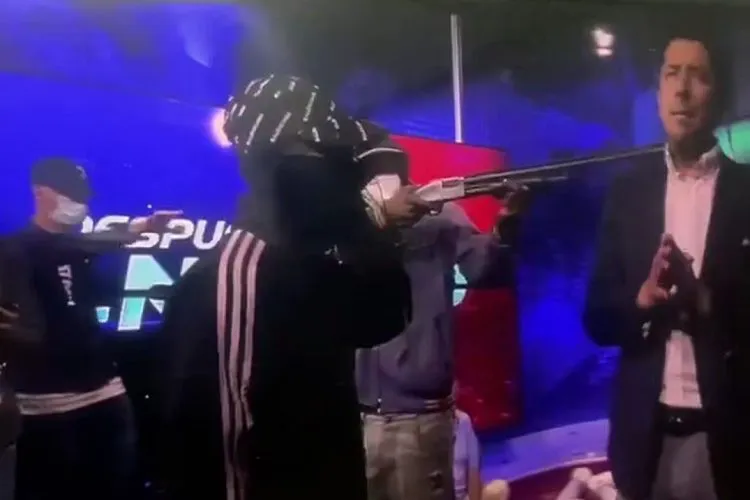 Violencia En Ecuador Una Banda Armada Tomó Un Canal De Televisión Y